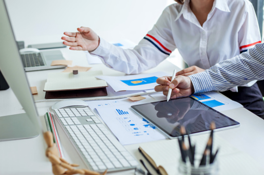 How To Develop a Custom App: Tips & Best Practices